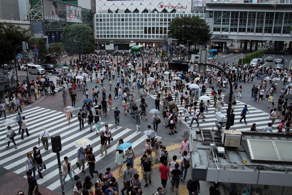CROWDED CROSSING SHIBUYA TOKYO
