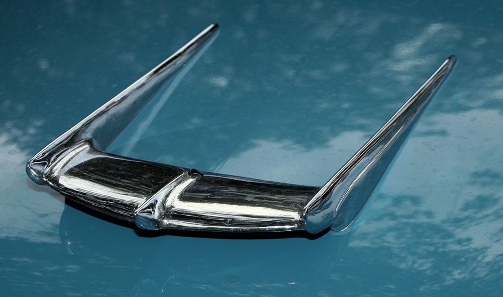 HOLDEN FRONT BONNET BIRD ORNAMENT