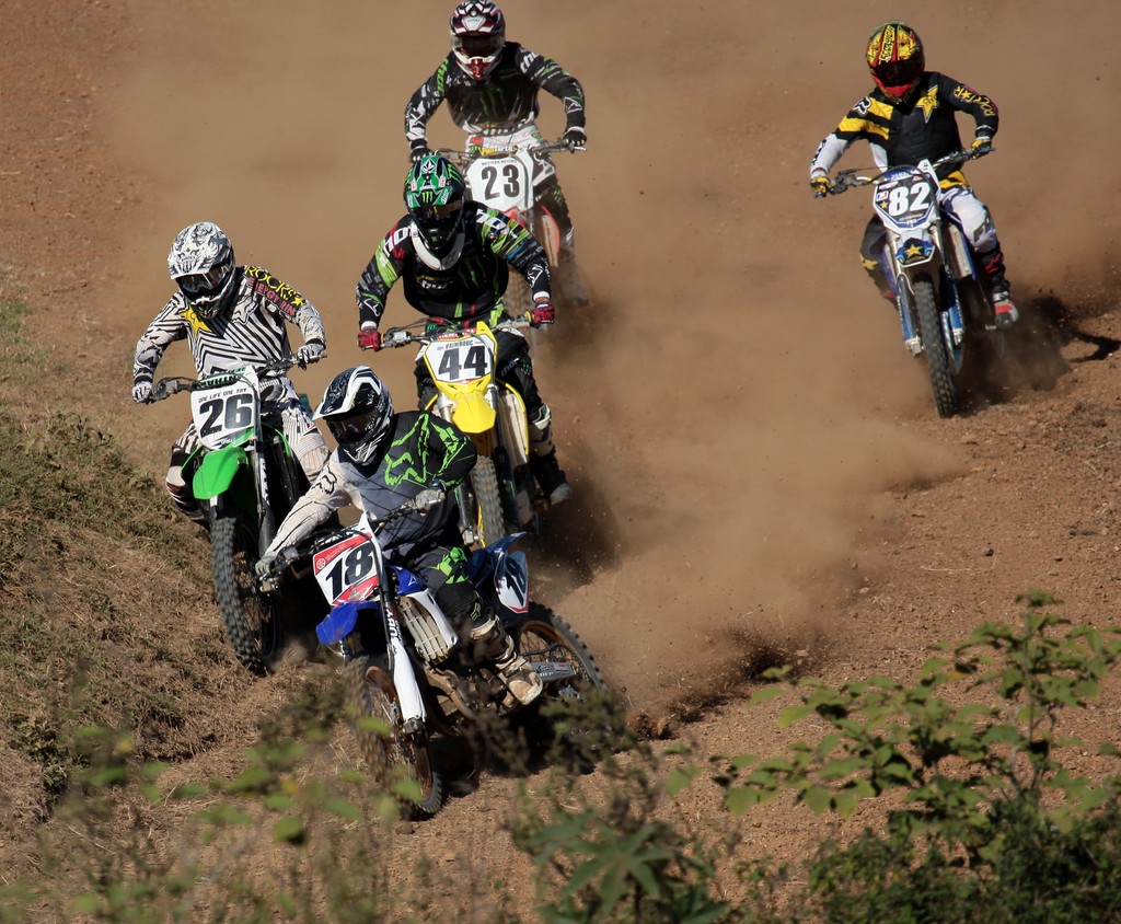 MOTOCROSS HOLESHOT