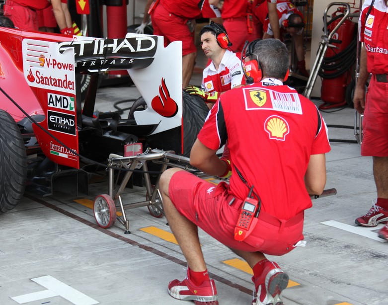 FORMULA 1 MECHANICS AND ENGINEERS STAND FERRARI