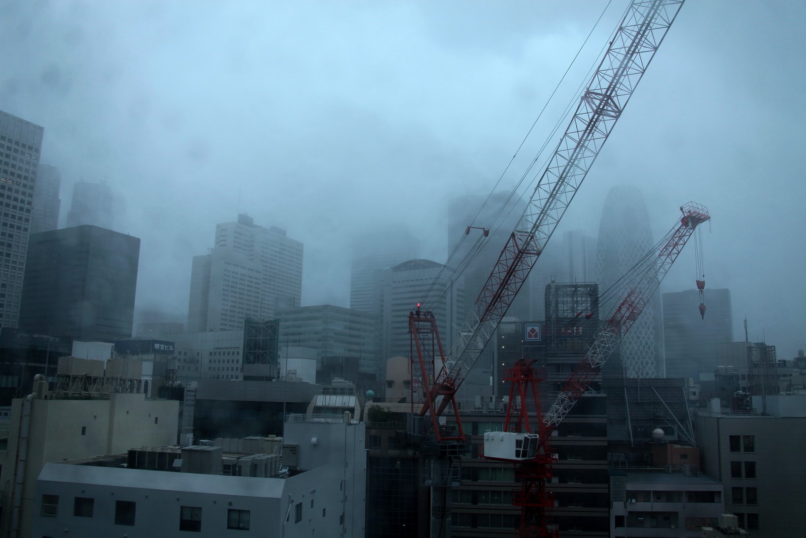 TYPHOON MAN-YI HIT TOKYO HEAVY RAIN STRONG WINDS