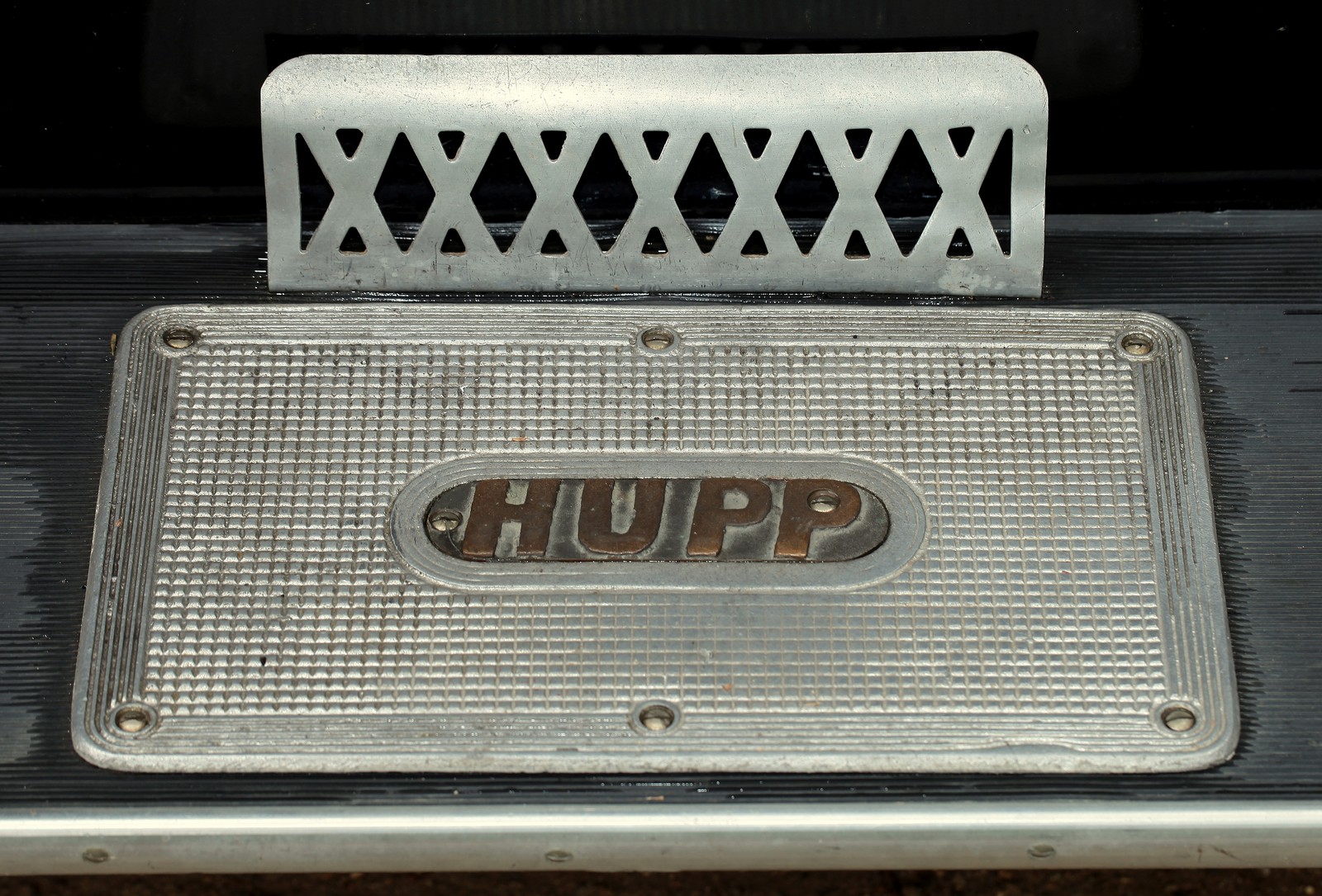 LOGO HUPMOBILE HUPP